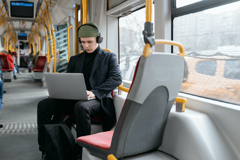 Peplink case study: Transforming Shuttle Buses into a Moving Workplace
