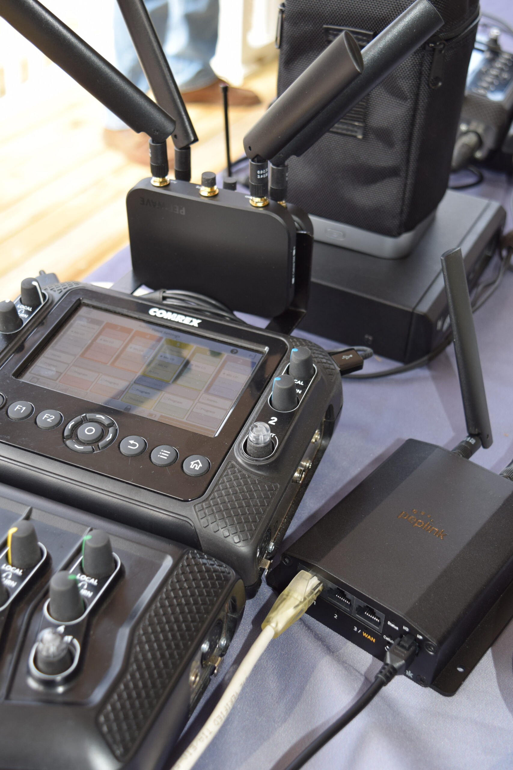 Peplink MAX Adapter - State-of-the-art palm-sized portable cellular modem